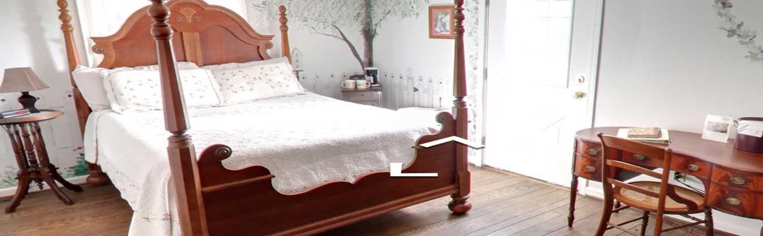 Garden Manor House Room | Couples Getaway in Ohio | Hideaway Country Inn