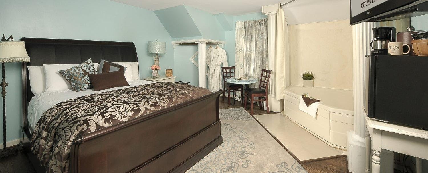 Carpenter Luxury Suite | Couples Retreat Ohio | Hideaway Country Inn